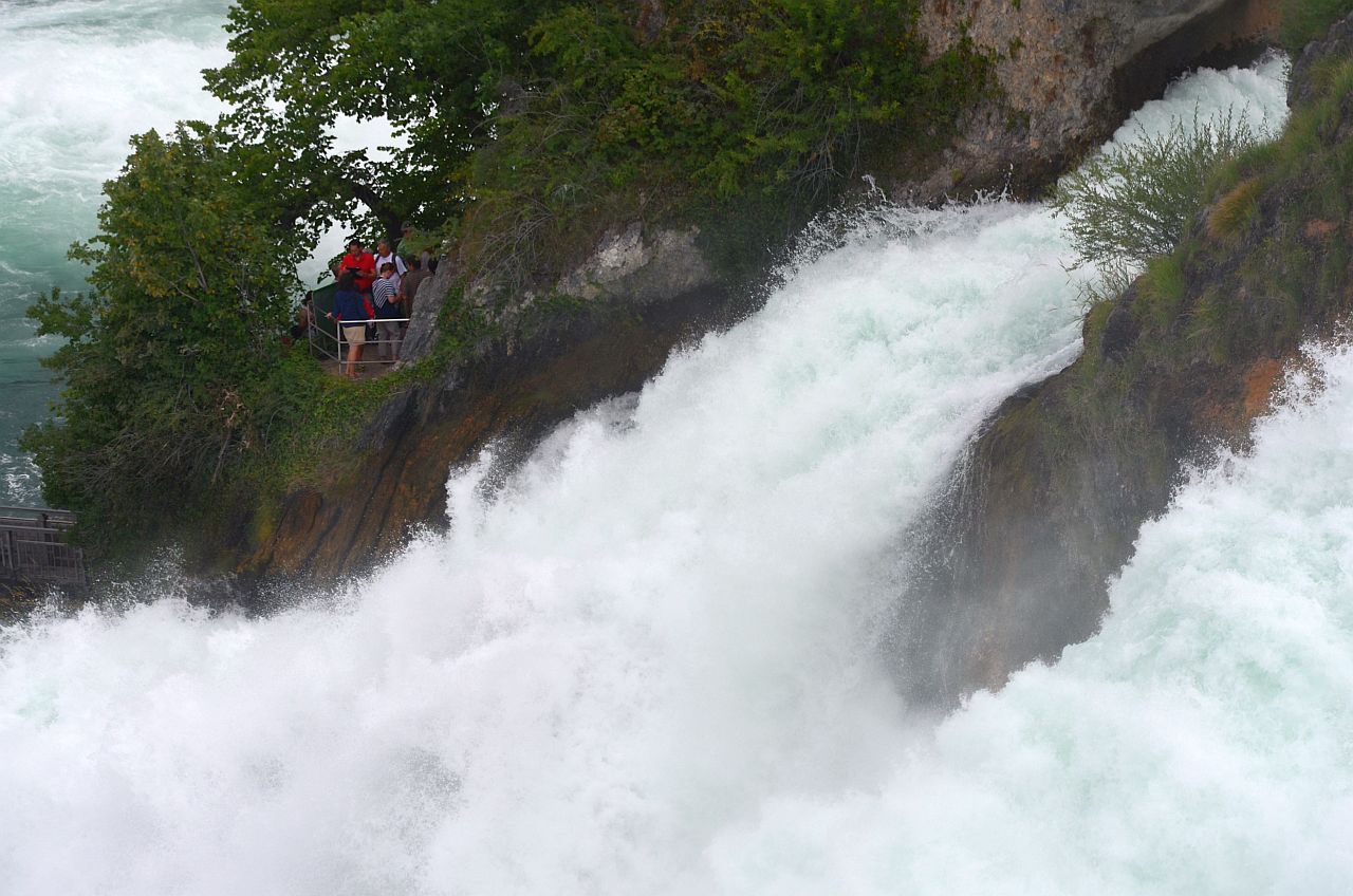 La Cascada Rinului, merită o zi dintr-o vacanță