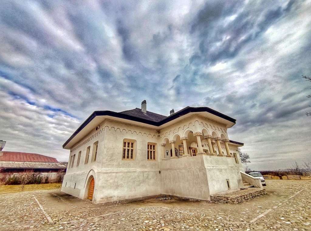 La conacul Pană Filipescu construit în anul 1650, precursorul stilului ...